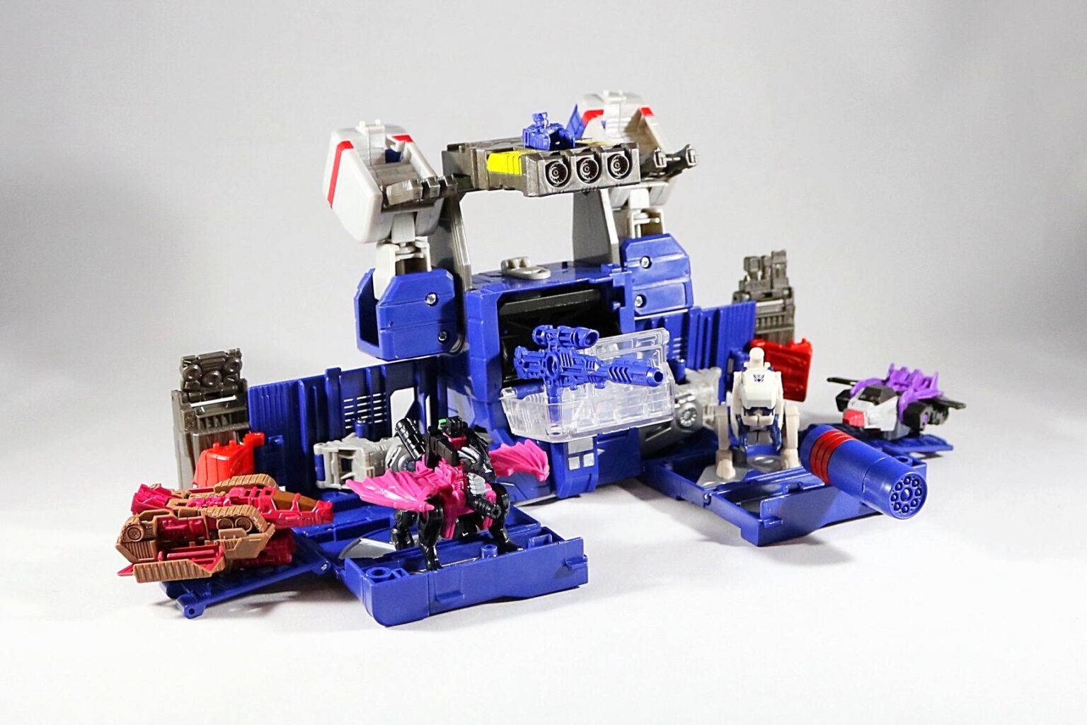 Transformers Generations Leader Titans Return Soundwave Action Figure ...