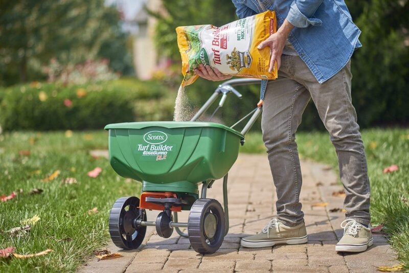 Scotts Turf Builder WinterGuard Fall Weed & Feed3, Weed Killer Plus ...