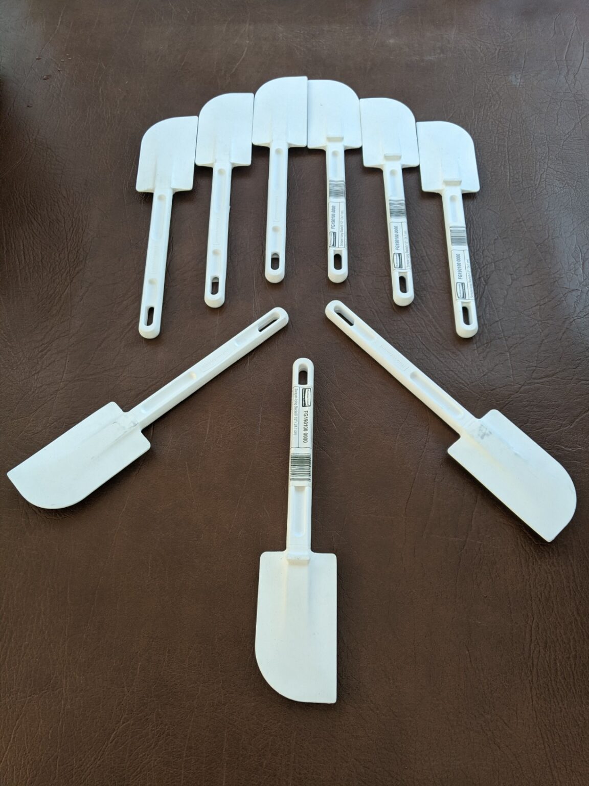 Rubbermaid Commercial Products Cold Temperature Scraper Spatula, White ...