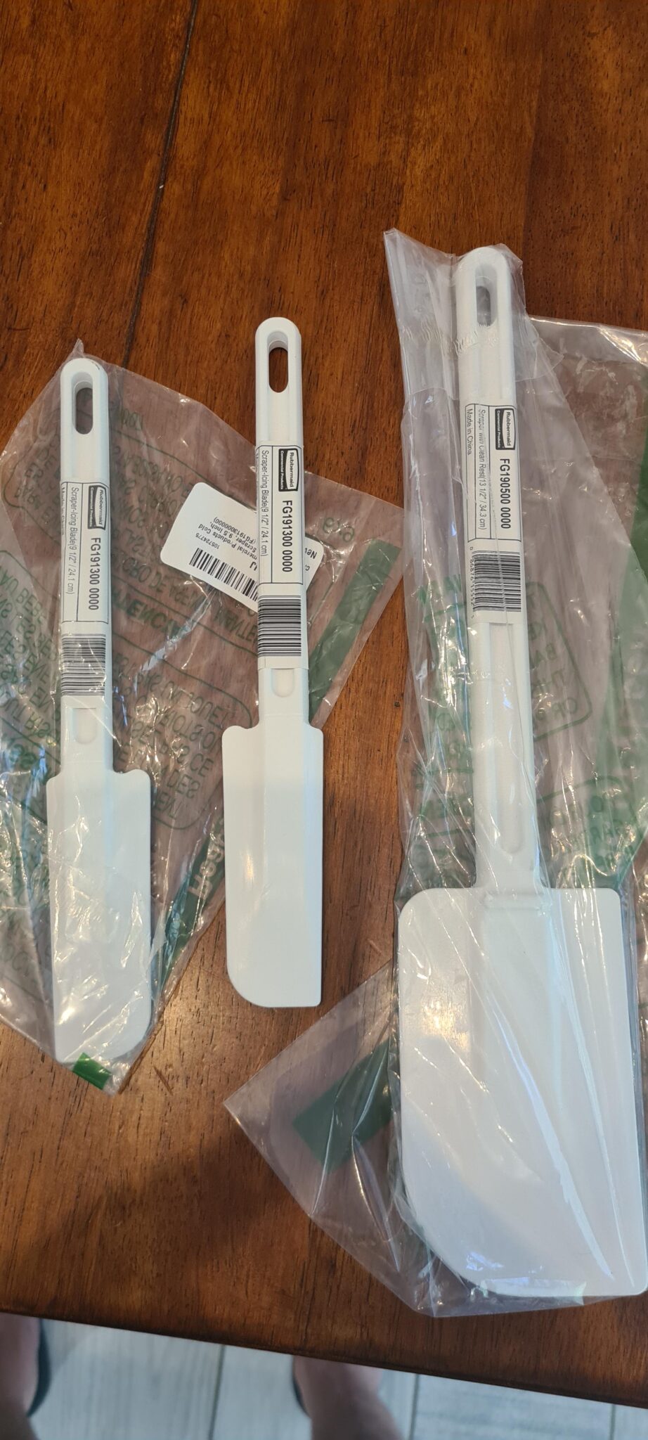 Rubbermaid Commercial Products Cold Temperature Scraper Spatula, White ...